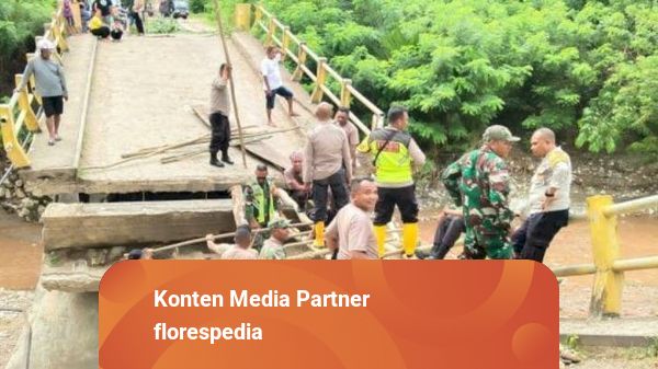 Jembatan Nunpisa, Kupang Putus, TNI-Polri Gotong Royong Bangun Jembatan Darurat | kumparan.com